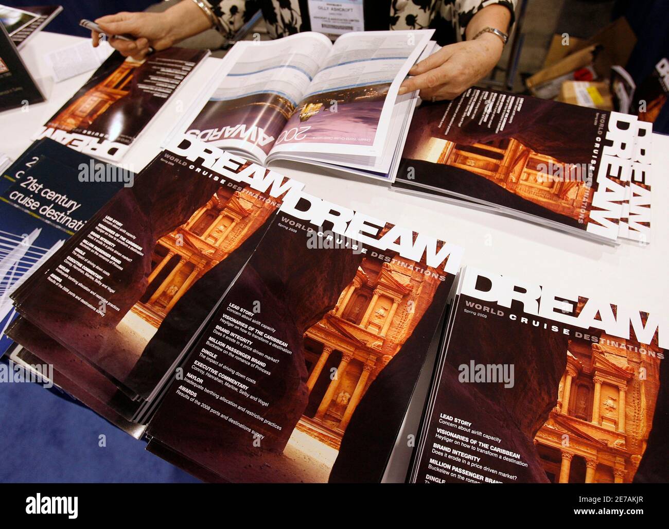 Shipping magazines hi-res stock photography and images - Alamy