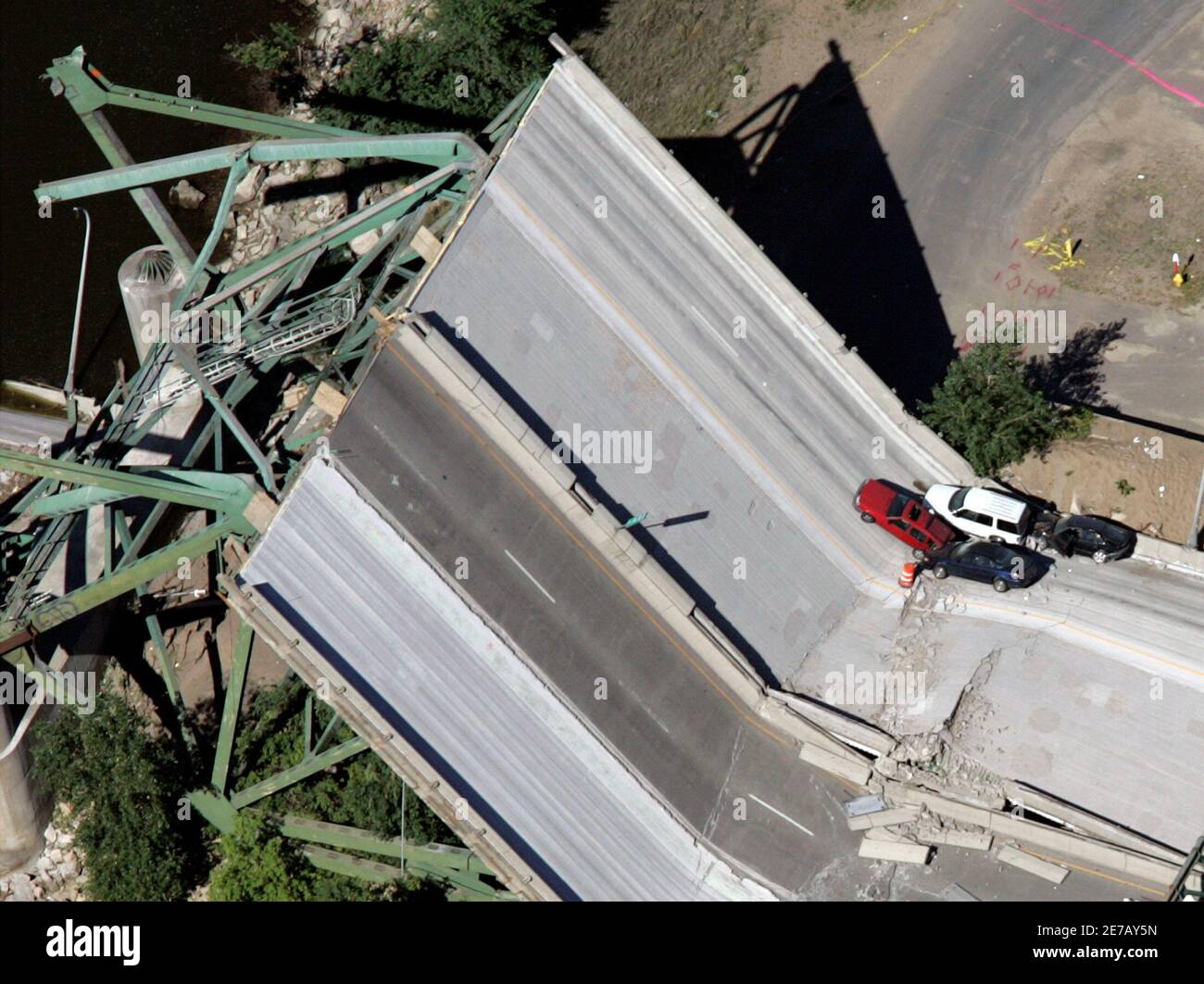 Highway 35w bridge minneapolis hi-res stock photography and images - Alamy