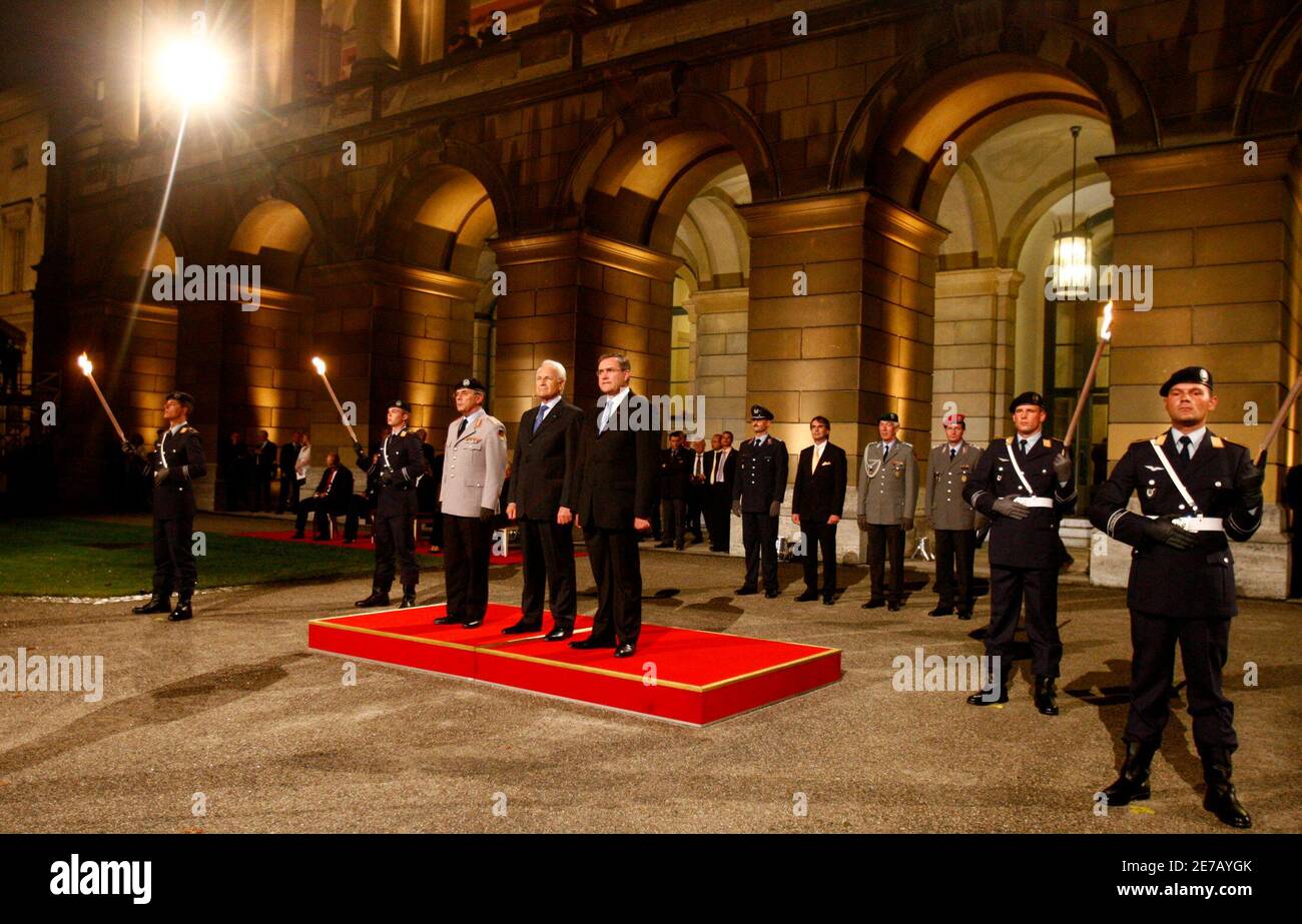 Female leader podium hi-res stock photography and images - Alamy