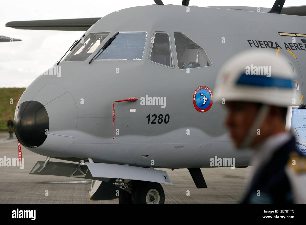Airplane airport colombia hi-res stock photography and images - Alamy
