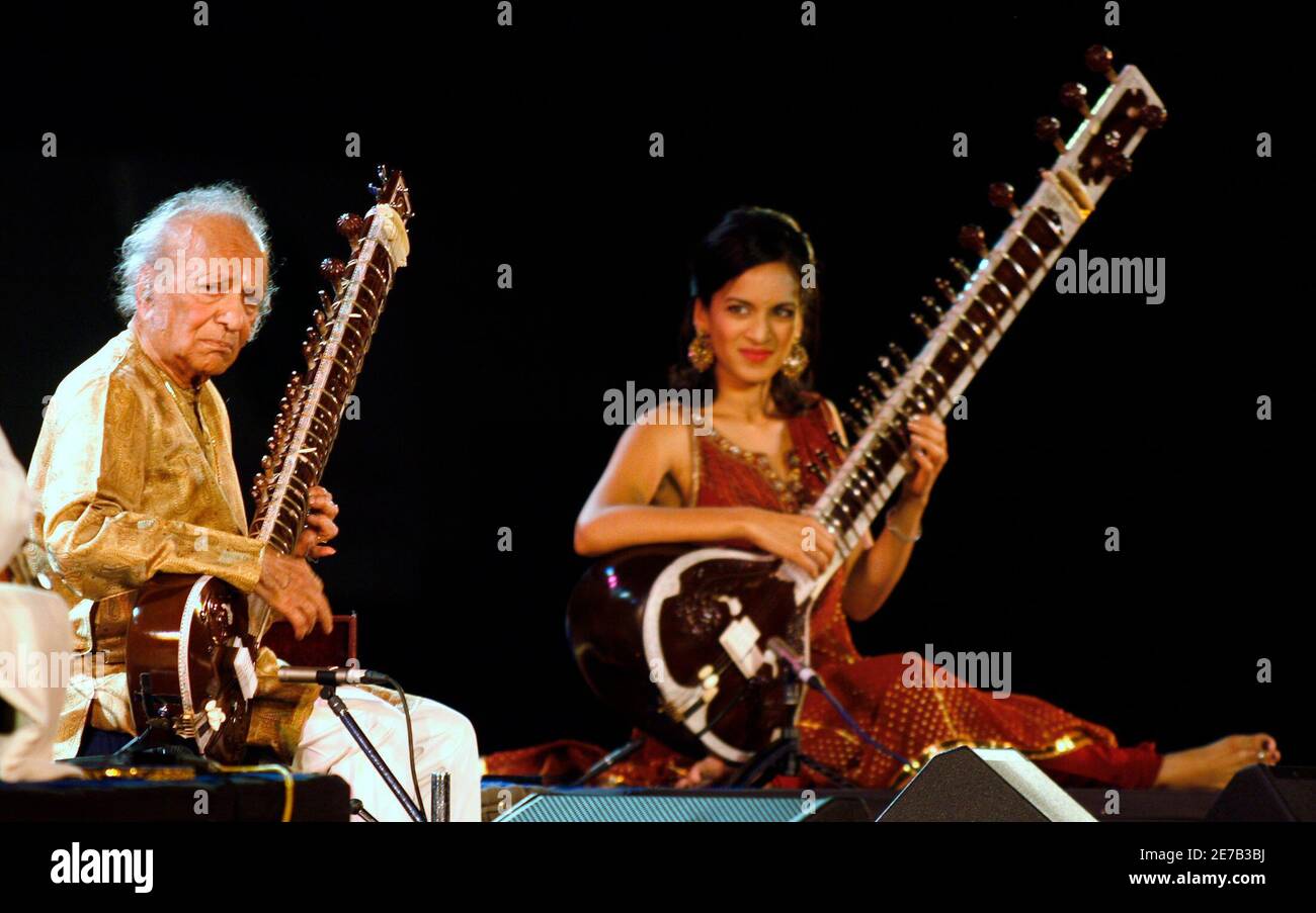 Sitar player india asia hi-res stock photography and images - Alamy