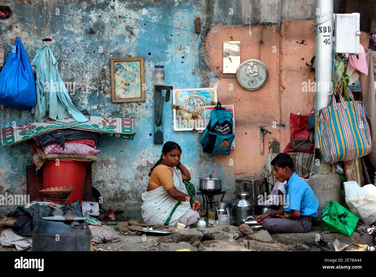 Pavement slums hi-res stock photography and images - Alamy