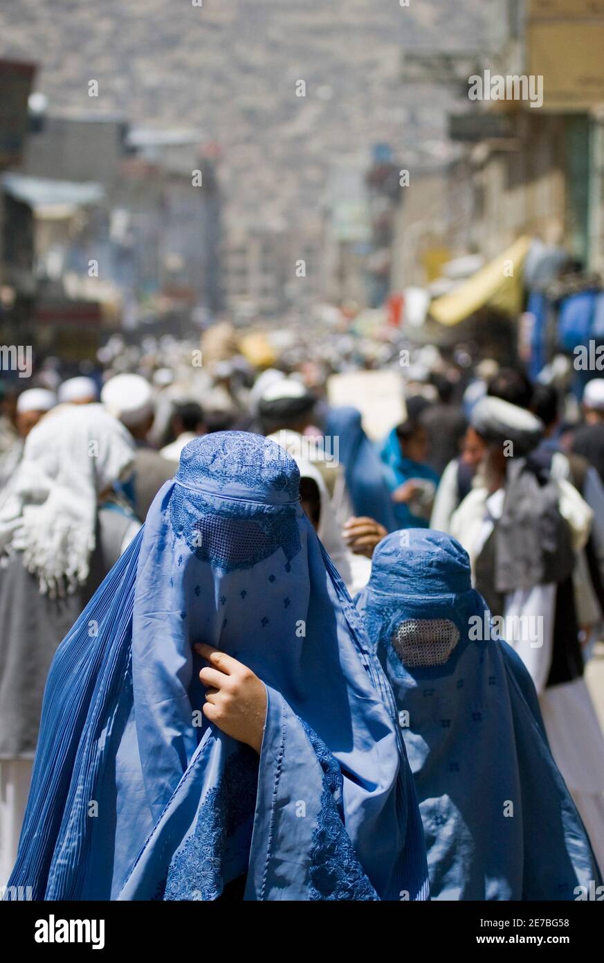 Afghan women in burqa in kabul hi-res stock photography and images - Alamy
