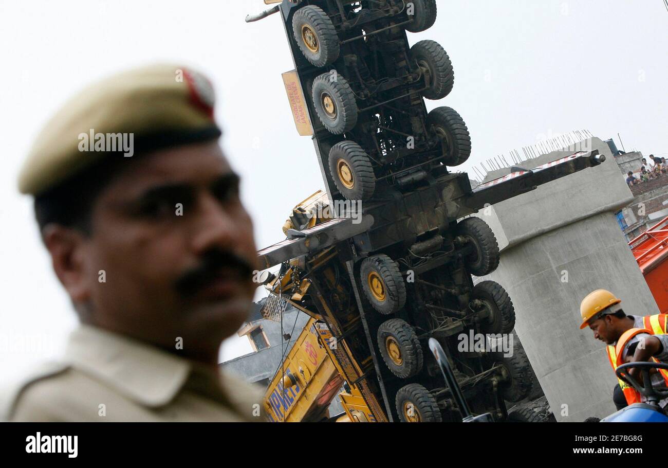 Rail workers india hi-res stock photography and images - Alamy