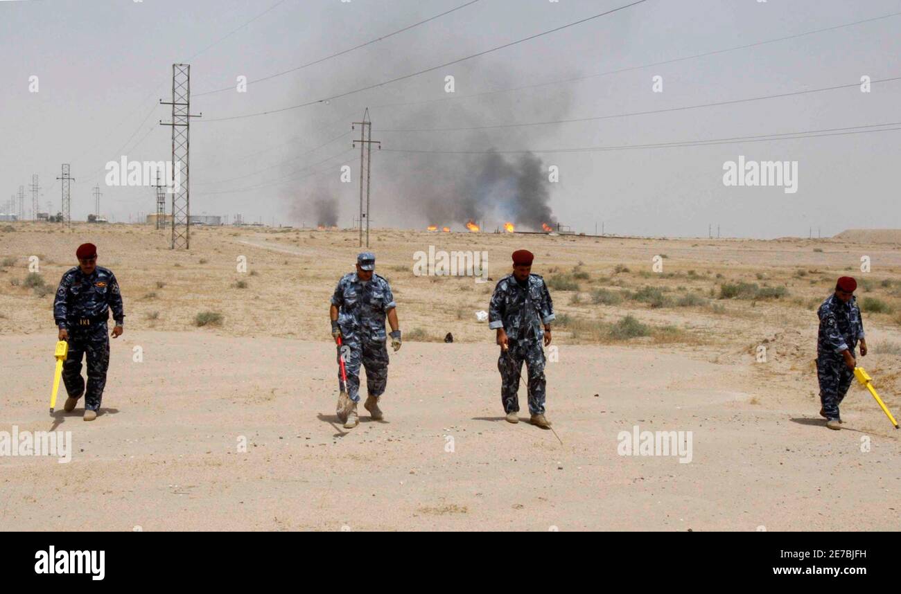 Rumaila oilfields hi-res stock photography and images - Alamy