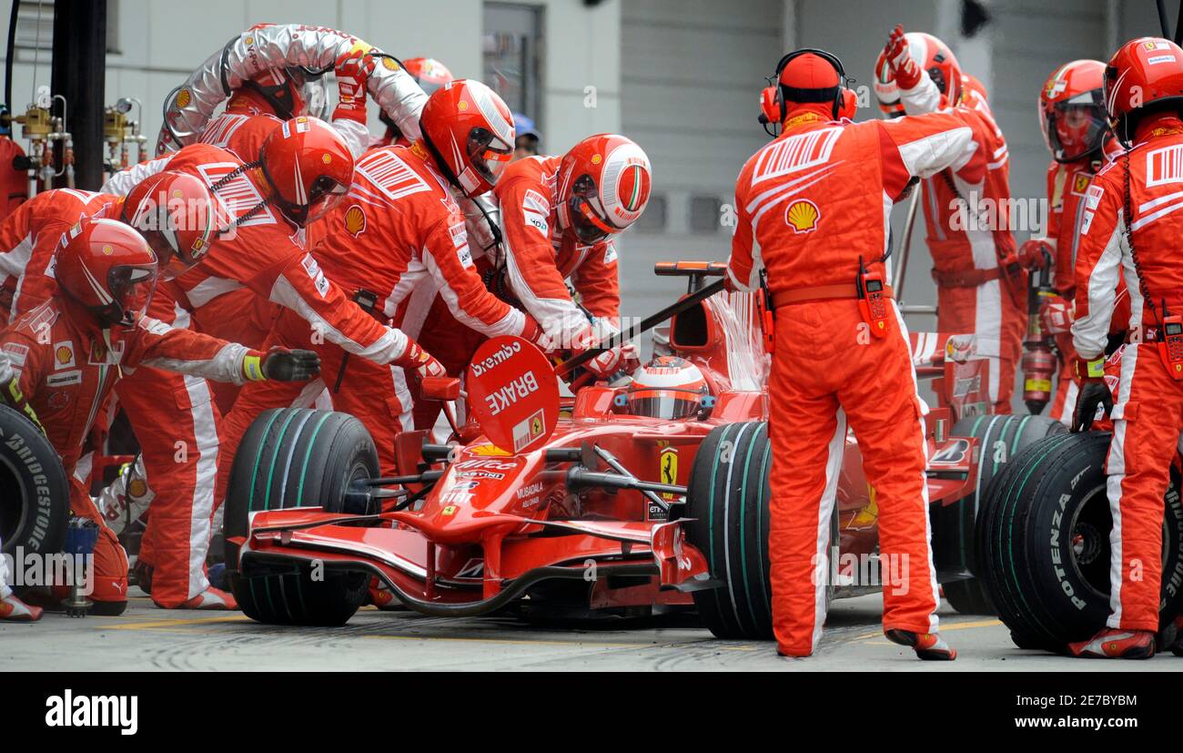 Ferrari f1 pit crew 2008 hi-res stock photography and images - Alamy
