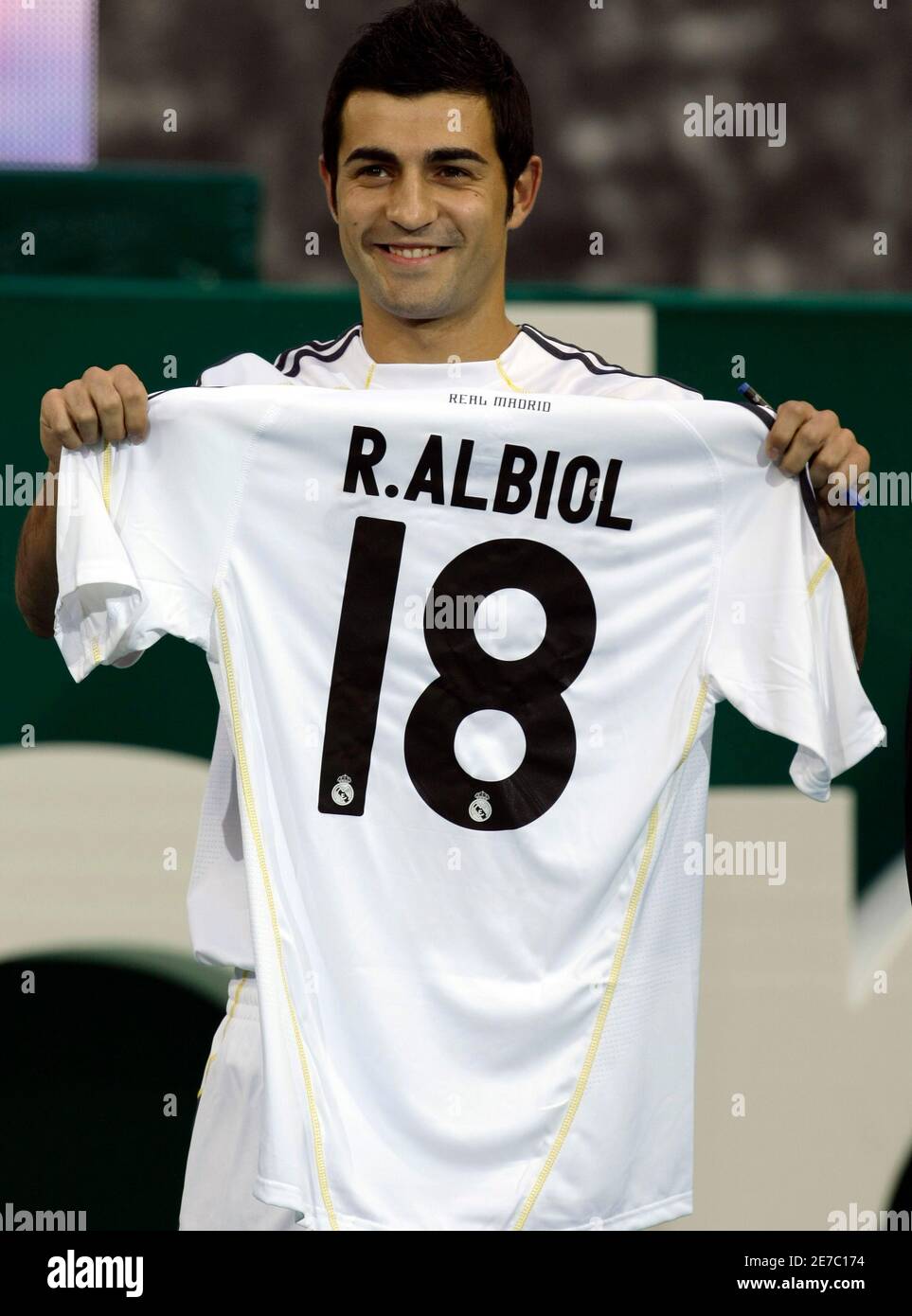 Santiago bernabeu raul albiol hi-res stock photography and images - Alamy