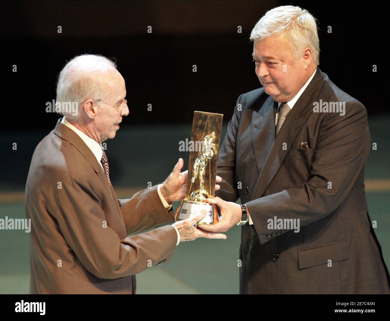 Mario lobo zagallo hi-res stock photography and images - Alamy