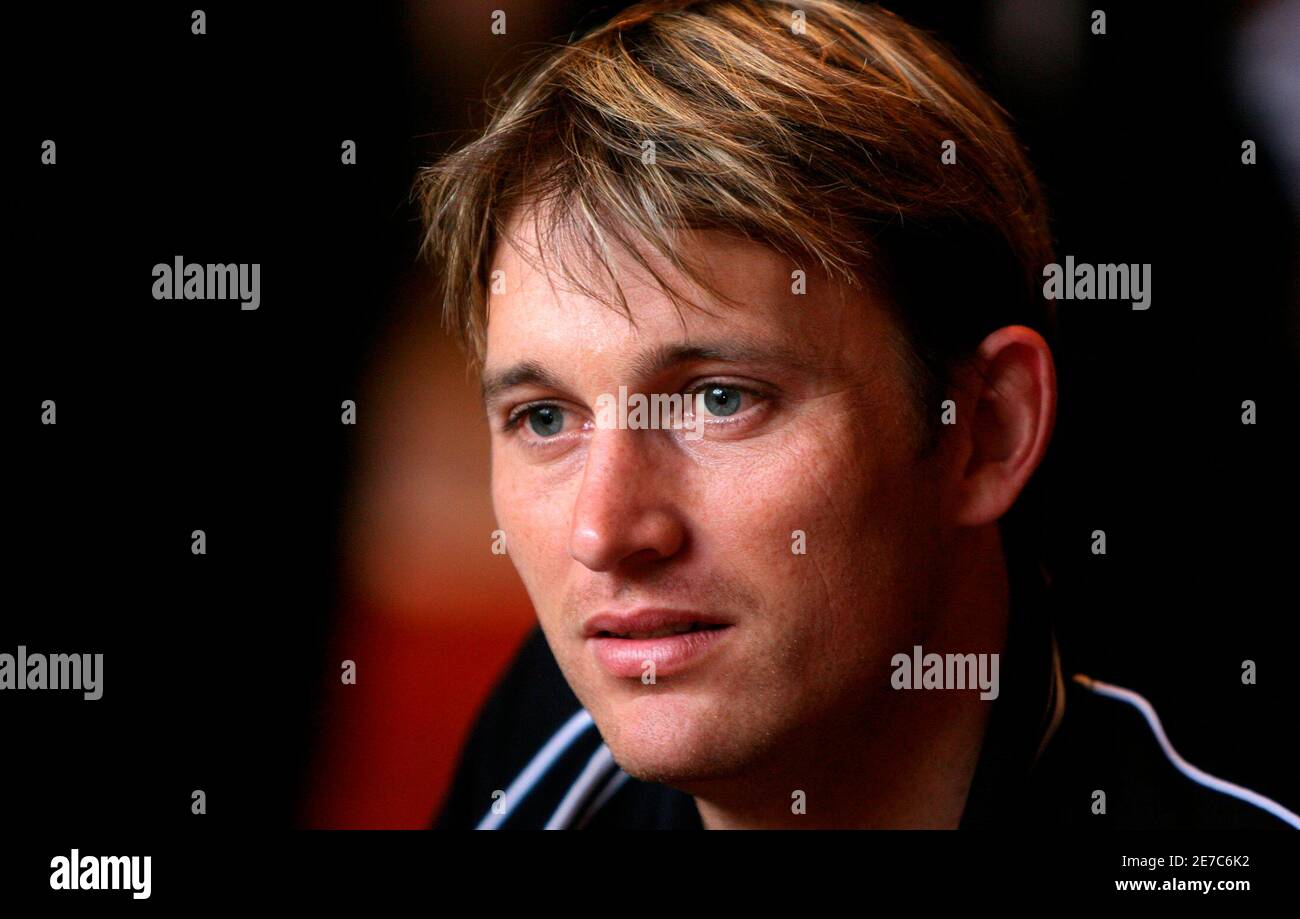 Shane bond new zealand cricket team hi-res stock photography and images ...