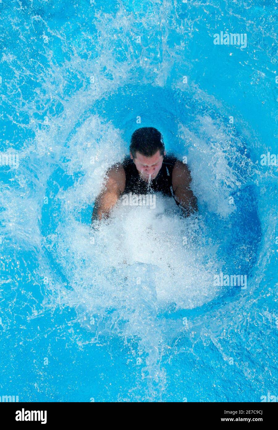 Cannonball splash hi-res stock photography and images - Alamy