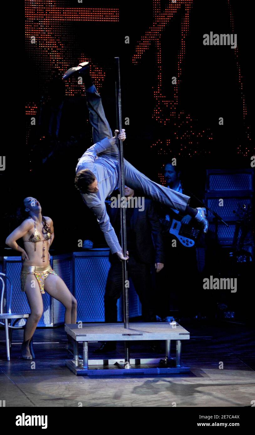 Howard donald of take that on stage hi-res stock photography and images ...