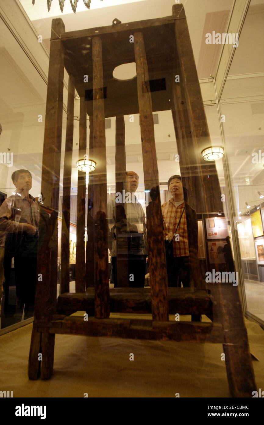 Chinese torture hi-res stock photography and images - Alamy