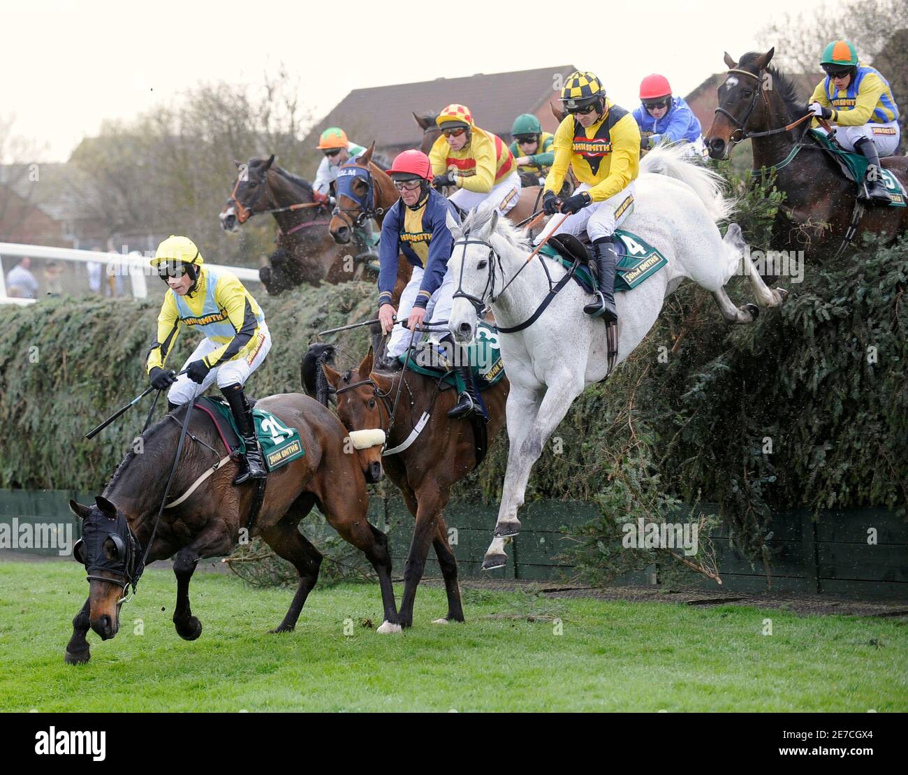 Riders jump bechers brook hi-res stock photography and images - Alamy