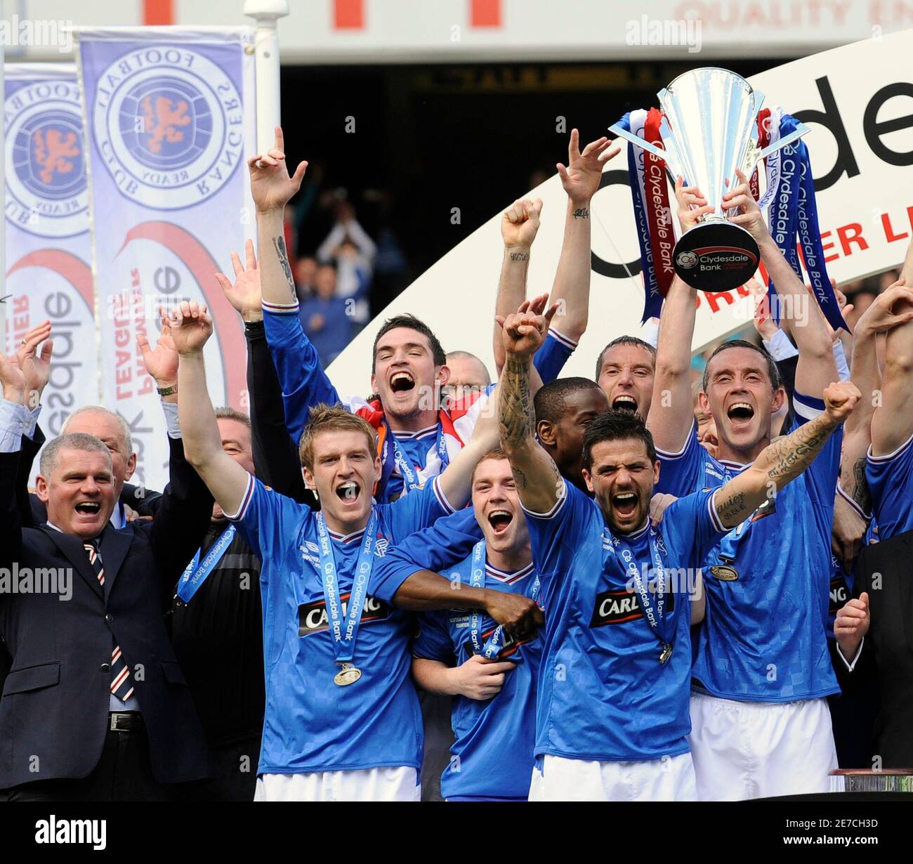 Rangers scottish premier league trophy hi-res stock photography and ...