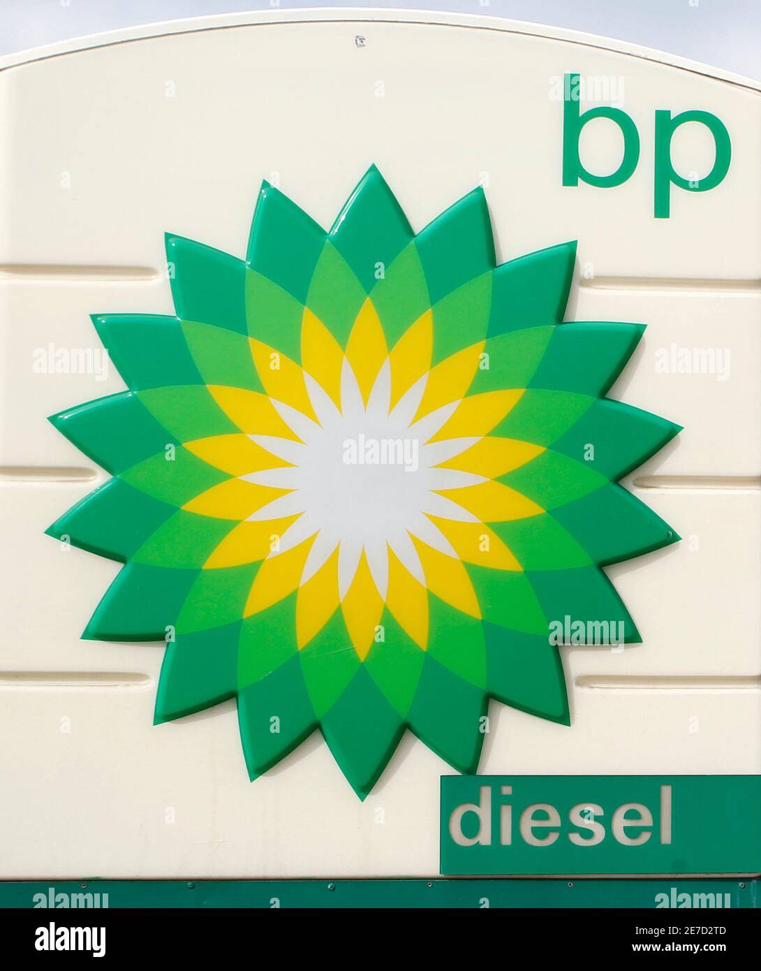 Gulf gas station sign hi-res stock photography and images - Alamy