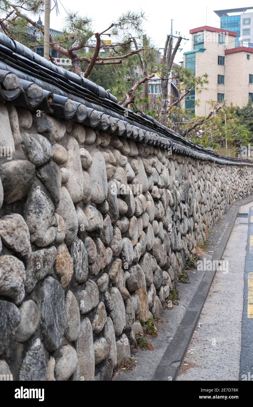 Traditional stone wall boundary with roof Stock Photo - Alamy