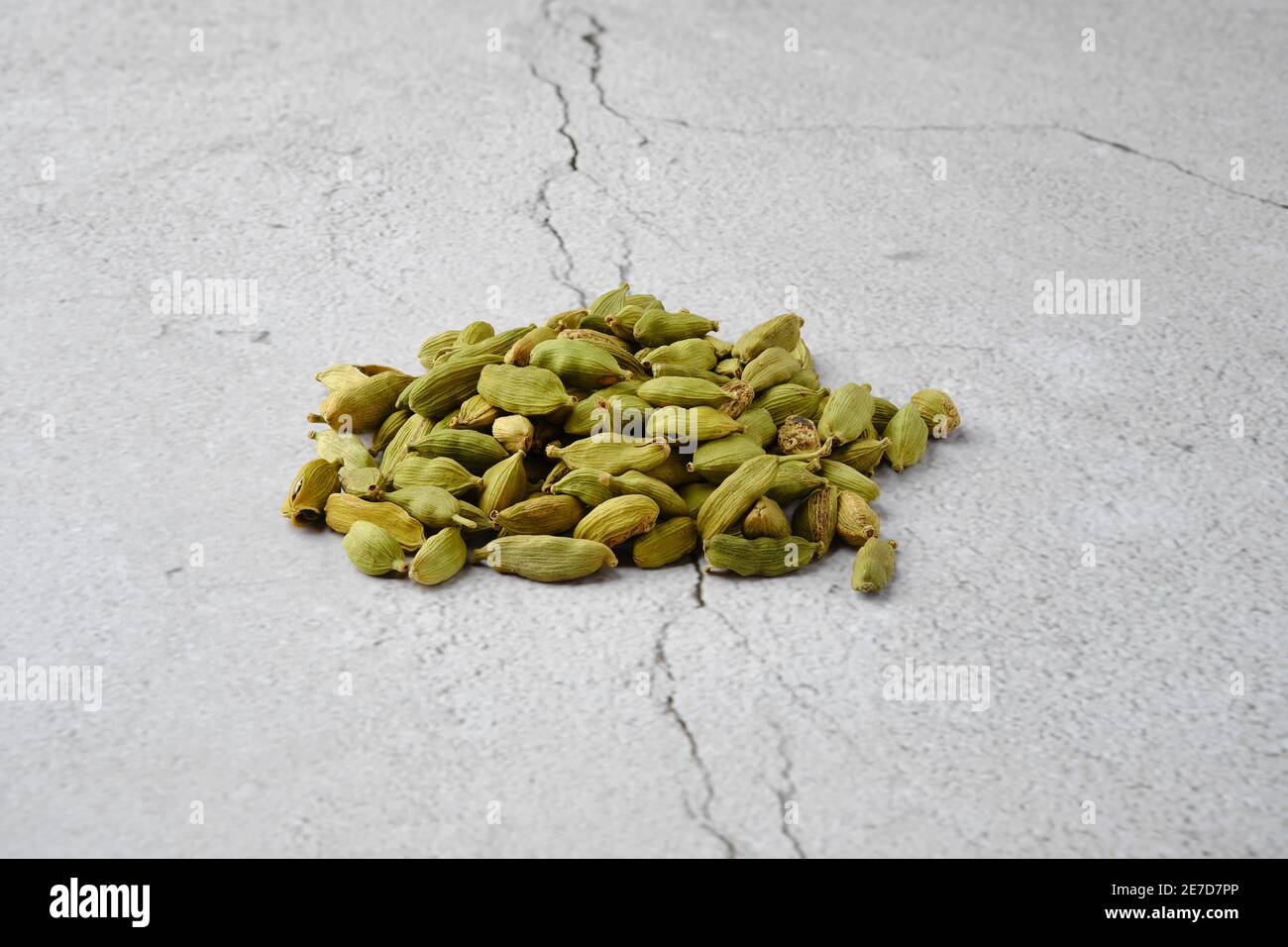 Pile of cardamom on abstract background Stock Photo - Alamy