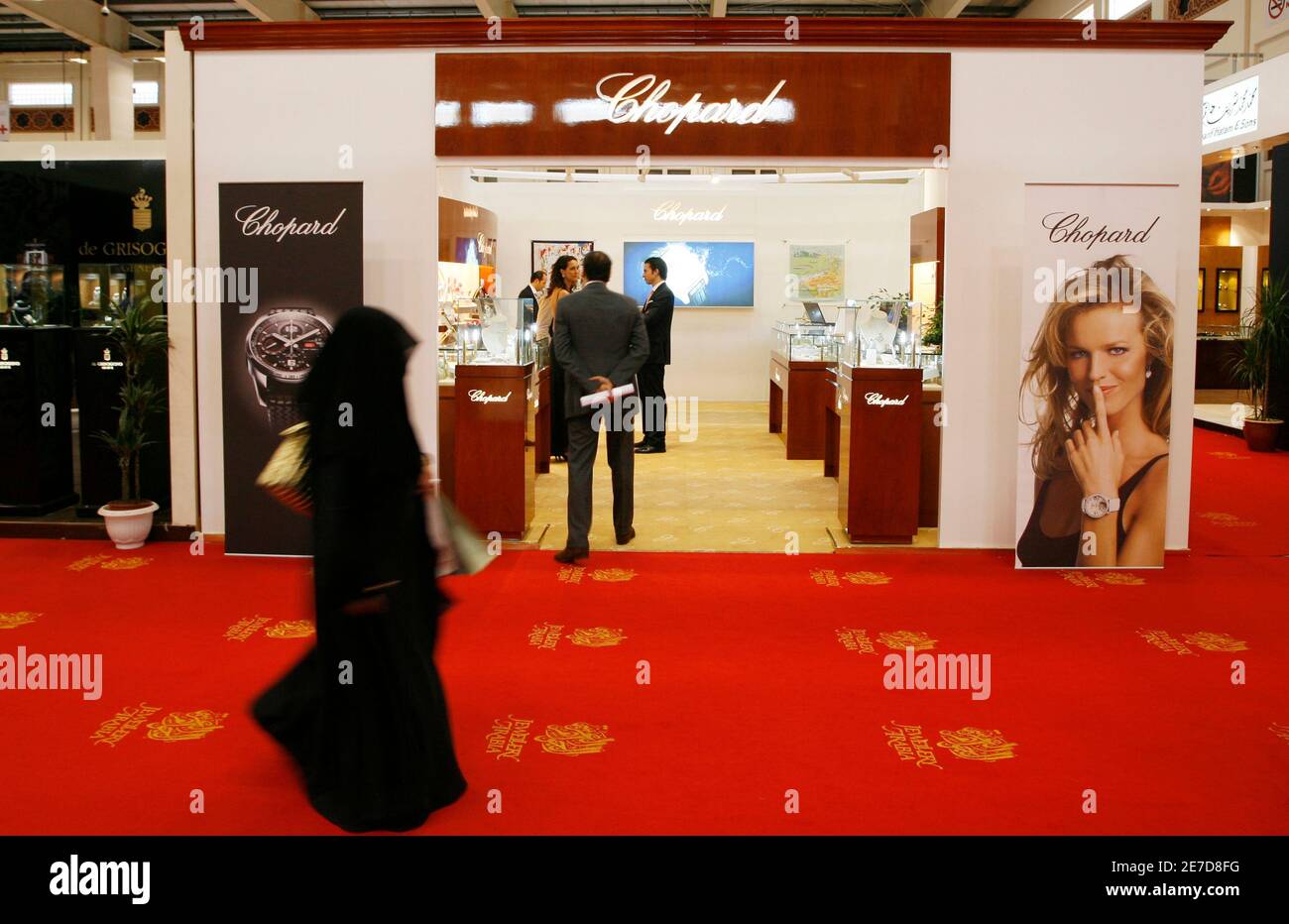 Bahraini dress hi-res stock photography and images - Alamy