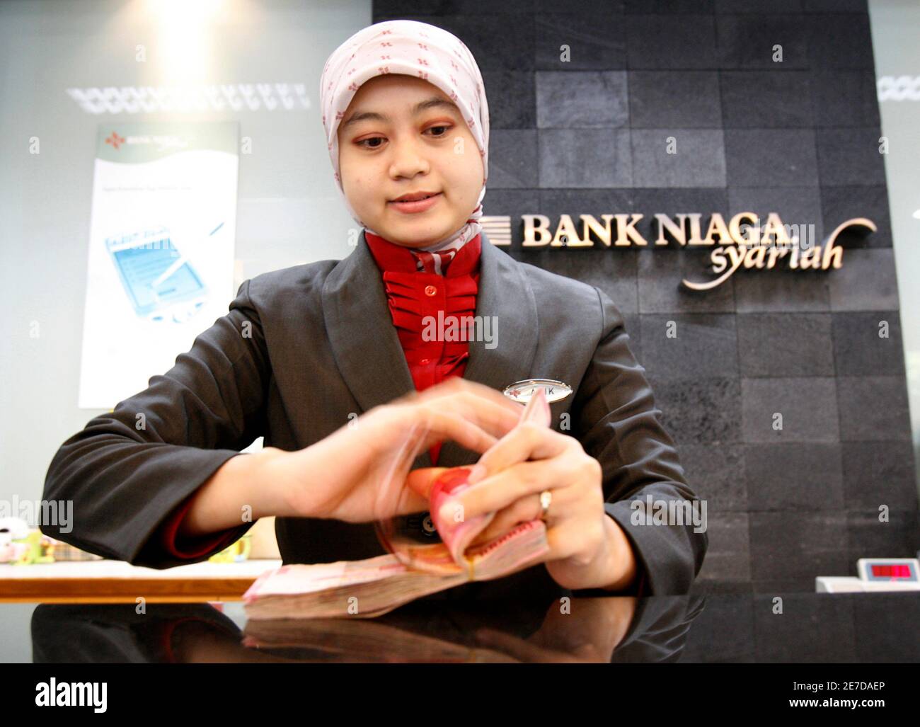 Sharia bank hi-res stock photography and images - Alamy