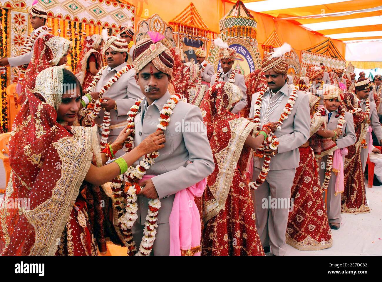 South indian wedding garland High Resolution Stock Photography and ...