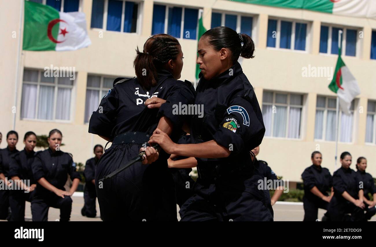 Police female africa hi-res stock photography and images - Alamy