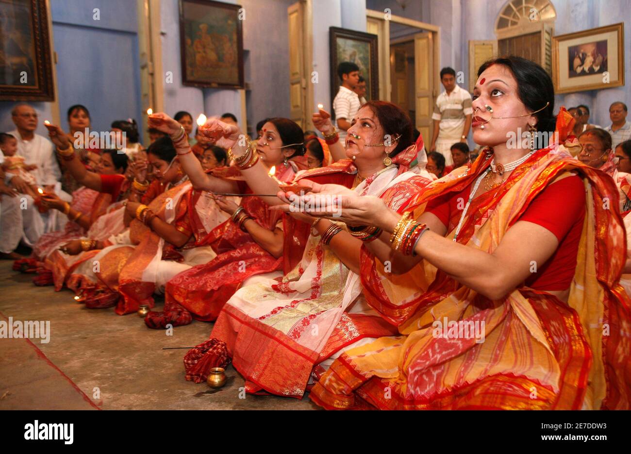 Puja worship hi-res stock photography and images - Alamy