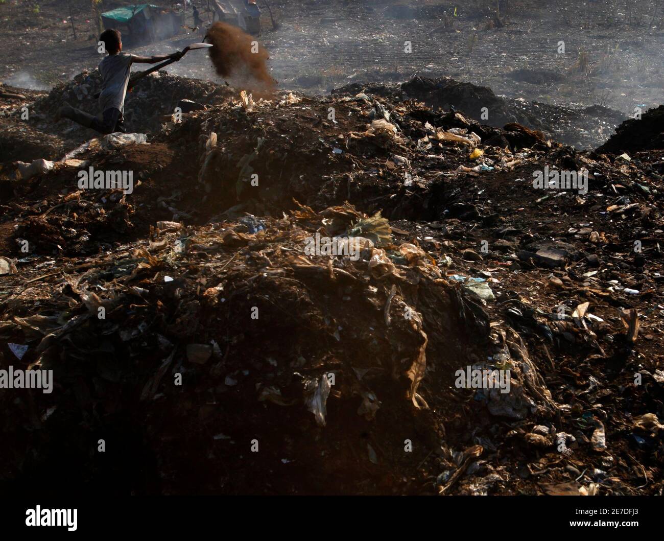 Smokey mountain philippines hi-res stock photography and images - Alamy