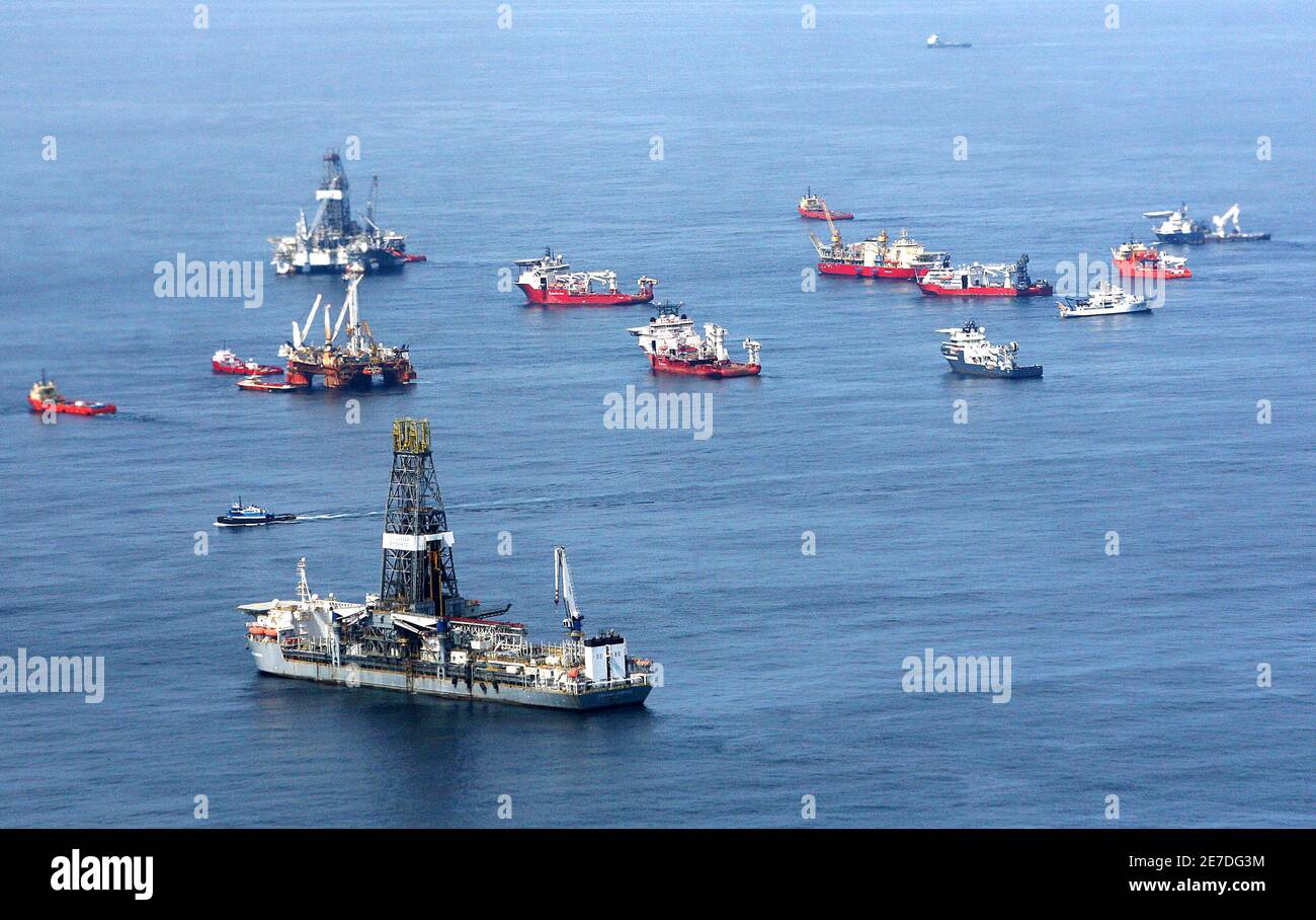 Oil spill response vessels hi-res stock photography and images - Alamy