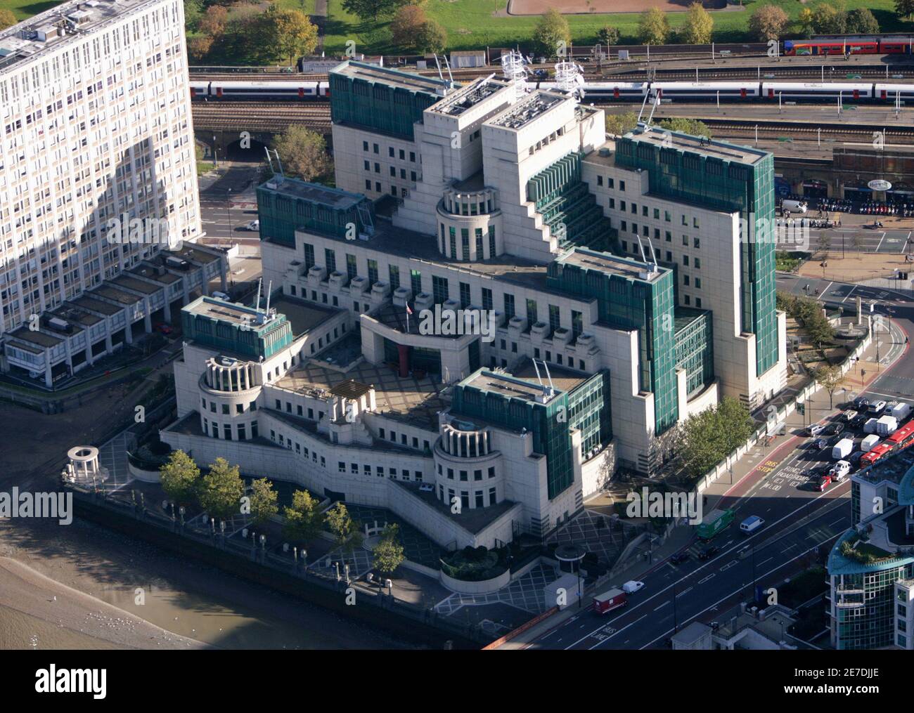 Mi6 headquarters hi-res stock photography and images - Alamy