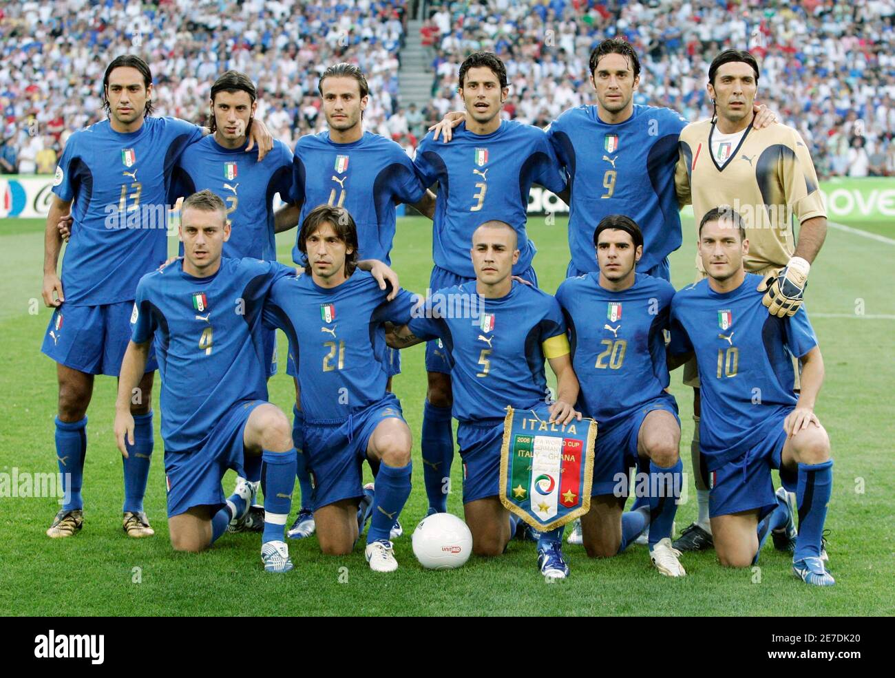 Italy team group back row hi-res stock photography and images - Alamy