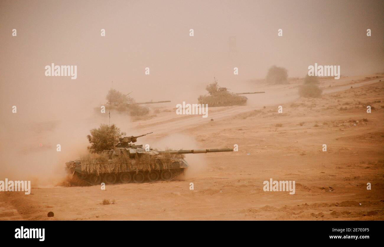 Pakistani tanks hi-res stock photography and images - Alamy