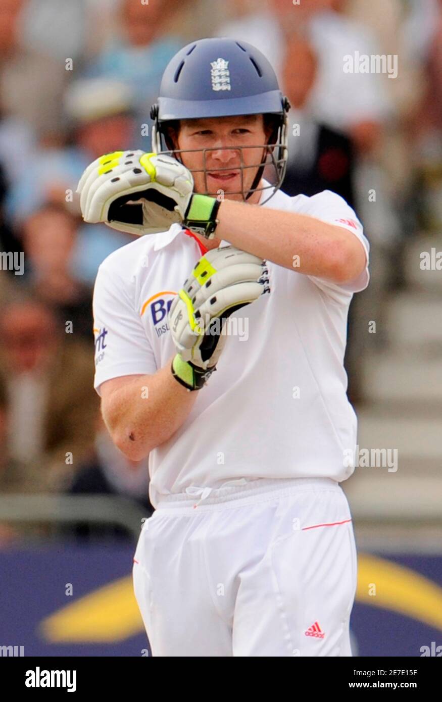 Cricket umpire signals out hi-res stock photography and images - Alamy