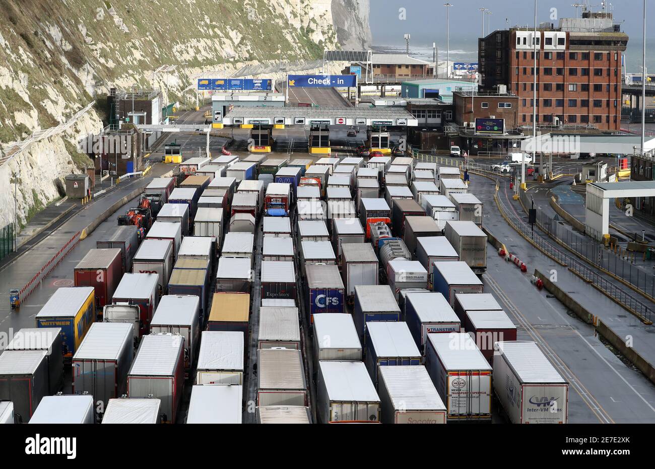Dover port lorries night hi-res stock photography and images - Alamy