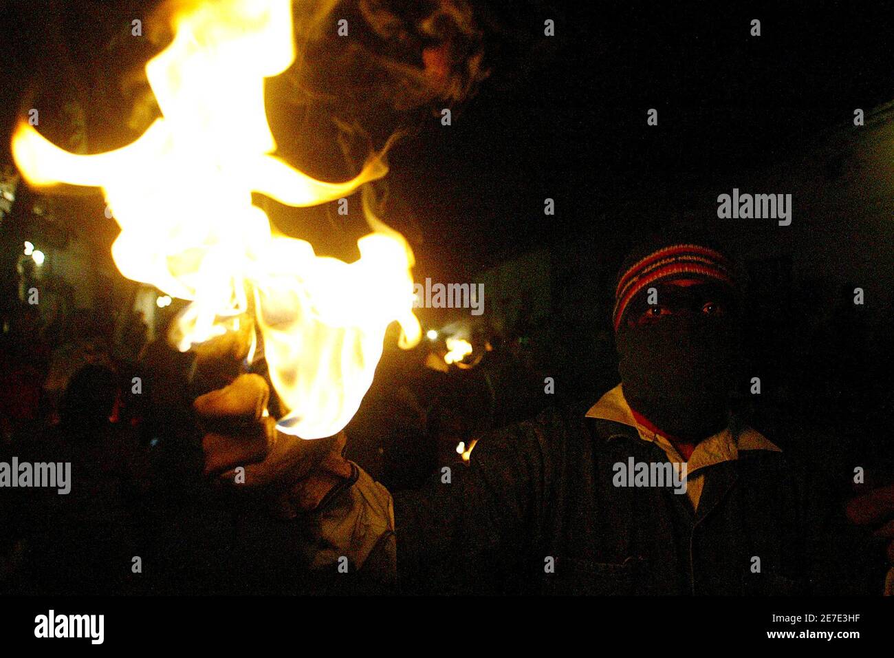 Bolas de fuego hi-res stock photography and images - Alamy