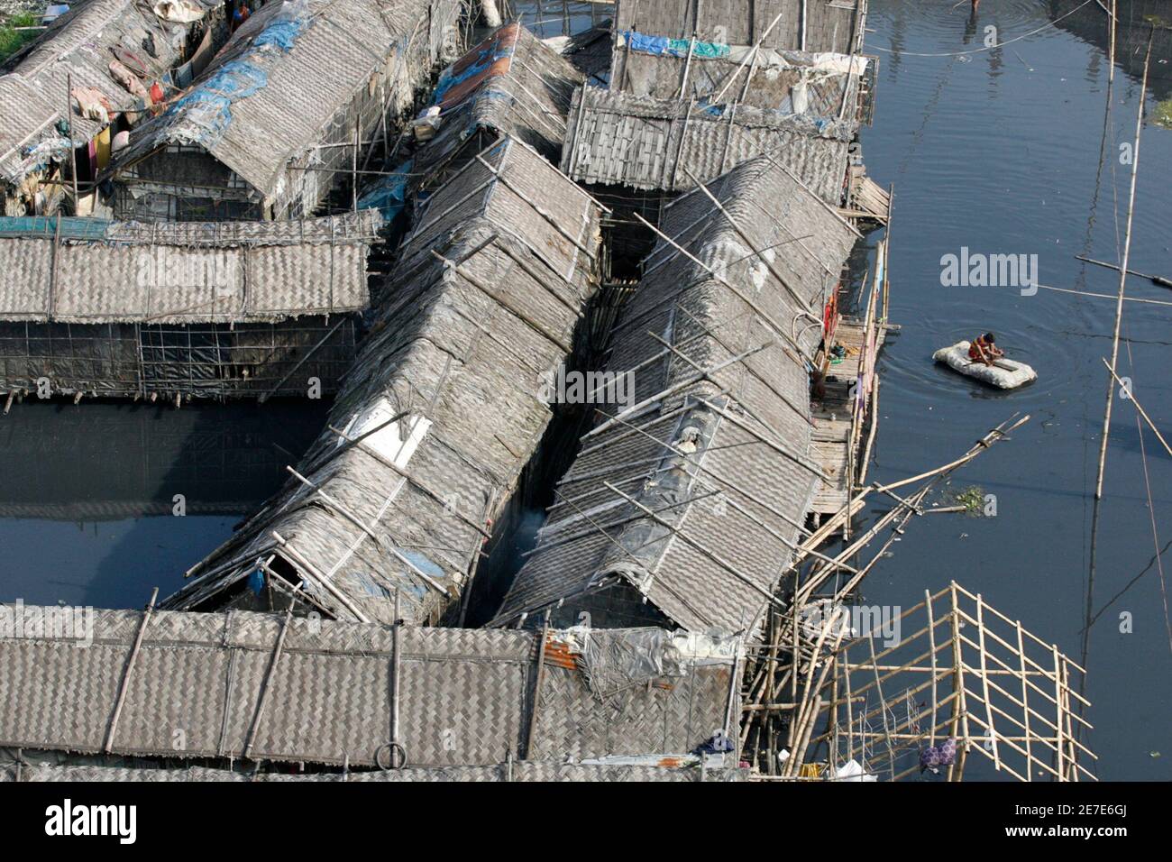 Bangladesh flooding raft hi-res stock photography and images - Alamy