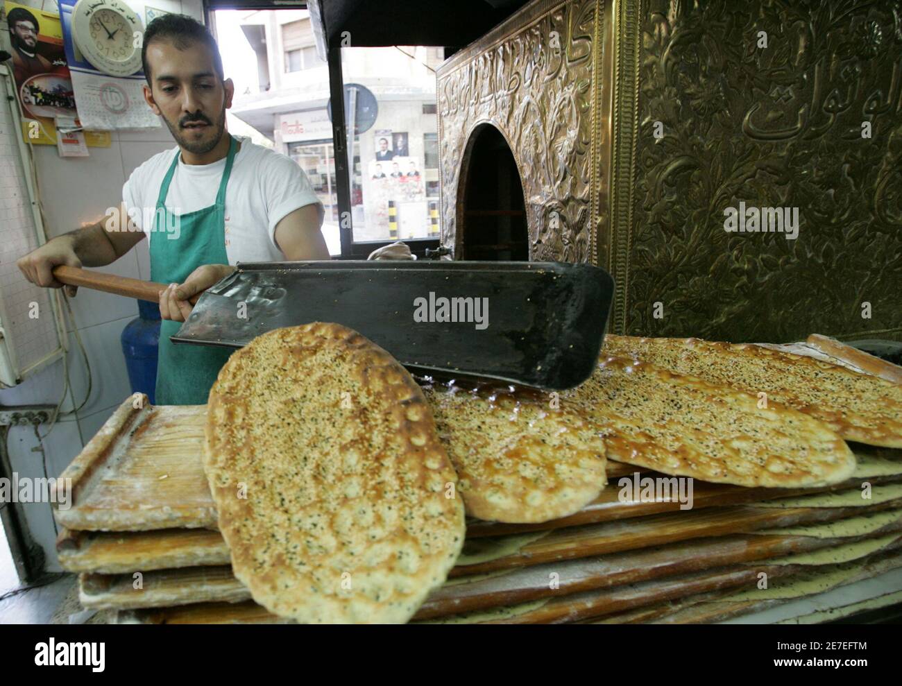 Beirut lebanese bread hi-res stock photography and images - Alamy