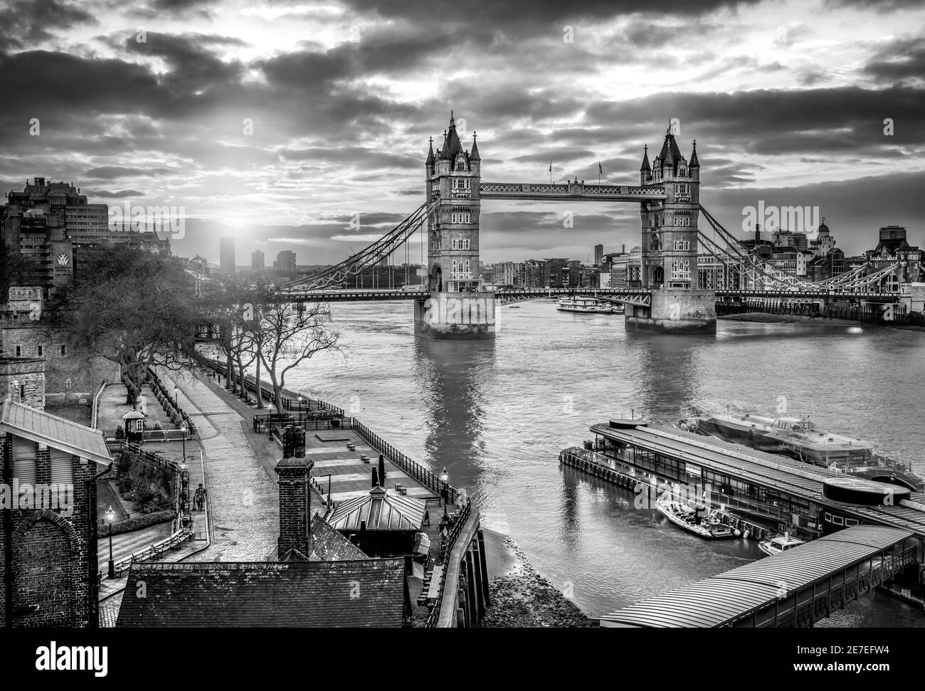 Walk across tower bridge Black and White Stock Photos & Images - Alamy