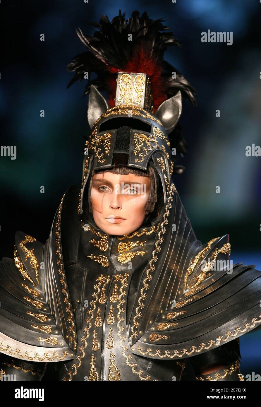 2007 paris dior fashion show hi-res stock photography and images - Alamy