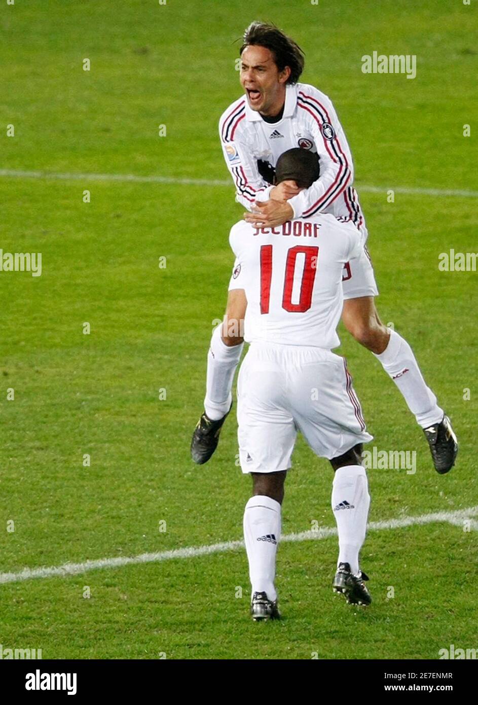 Clarence seedorf goal hi-res stock photography and images - Alamy