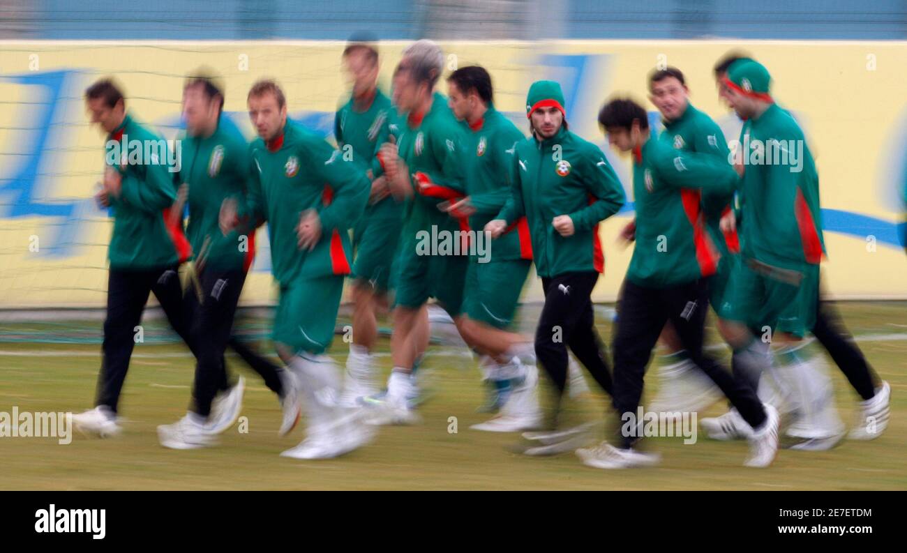 Bulgarian soccer team training session hi-res stock photography and ...