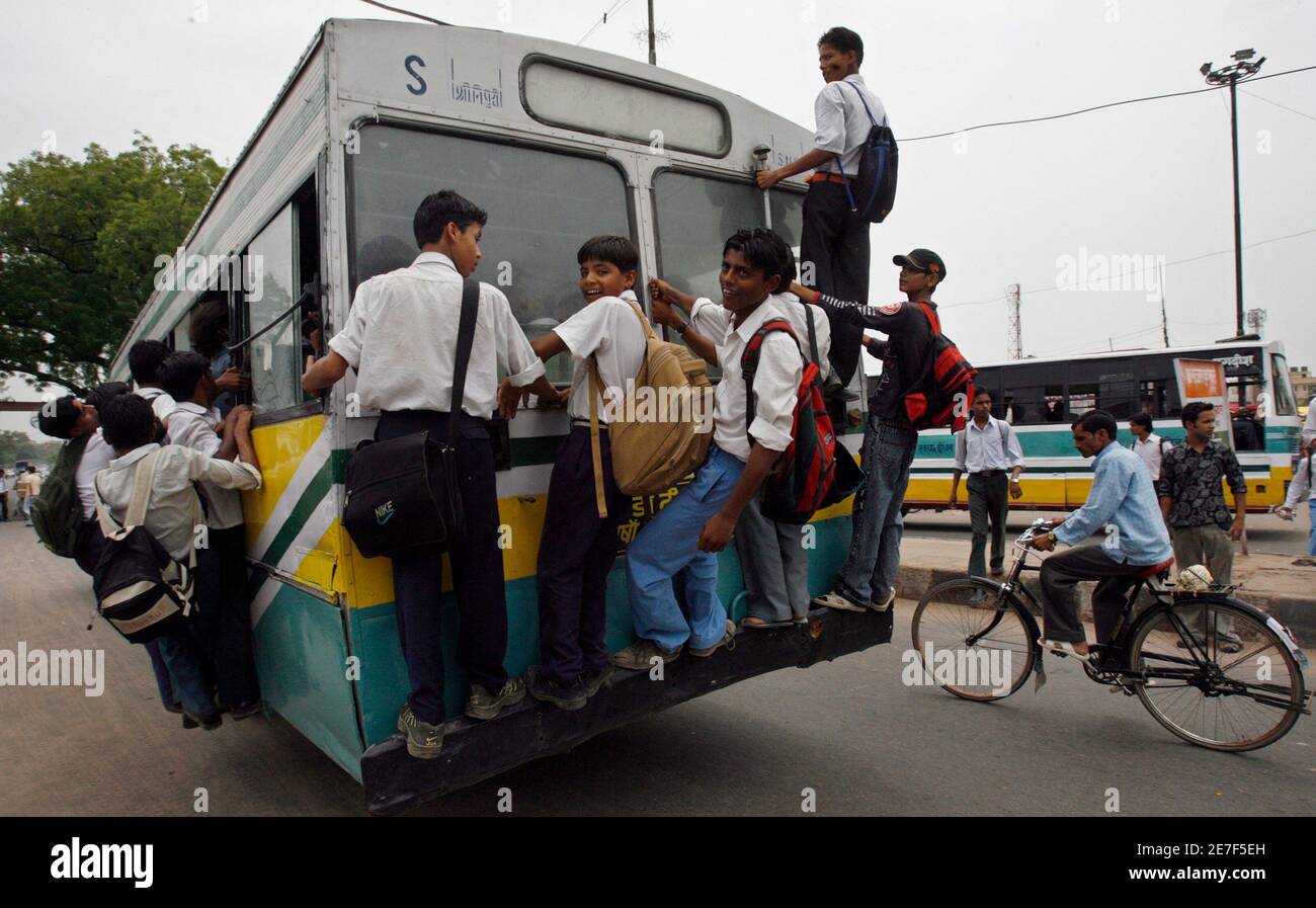 Crowded school bus hi-res stock photography and images - Alamy