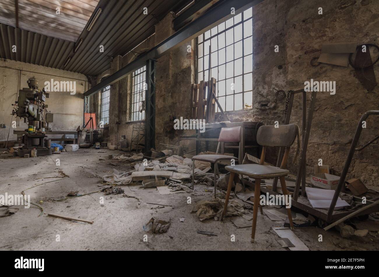 Old factory halls hi-res stock photography and images - Alamy