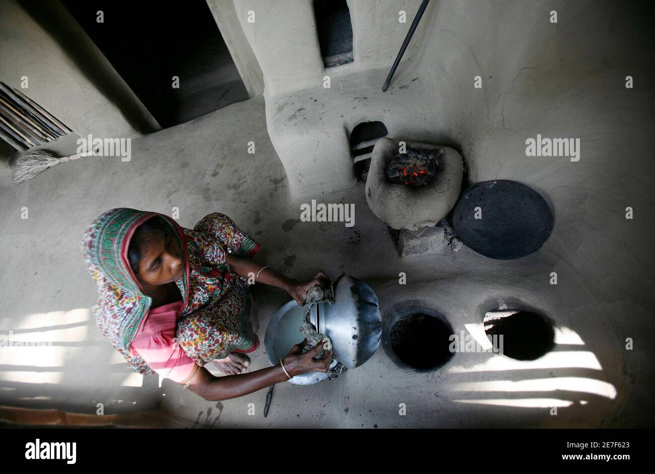 Indian ration shop hi-res stock photography and images - Alamy