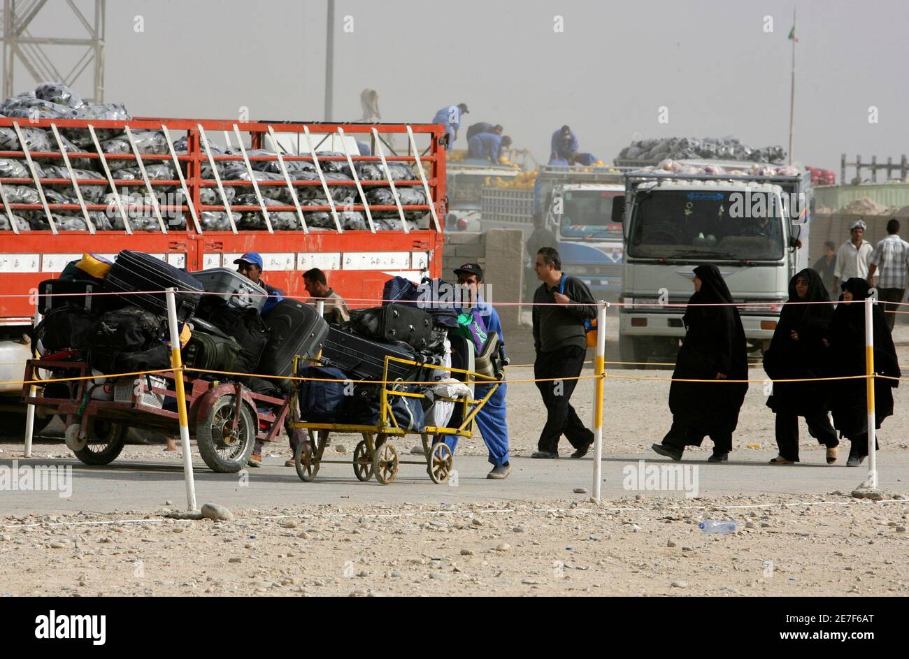 Iraq border hi-res stock photography and images - Alamy