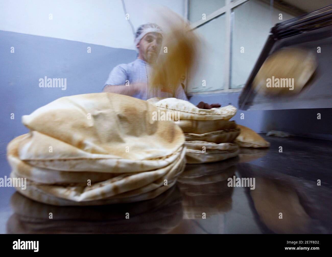 Beirut lebanese bread hi-res stock photography and images - Alamy