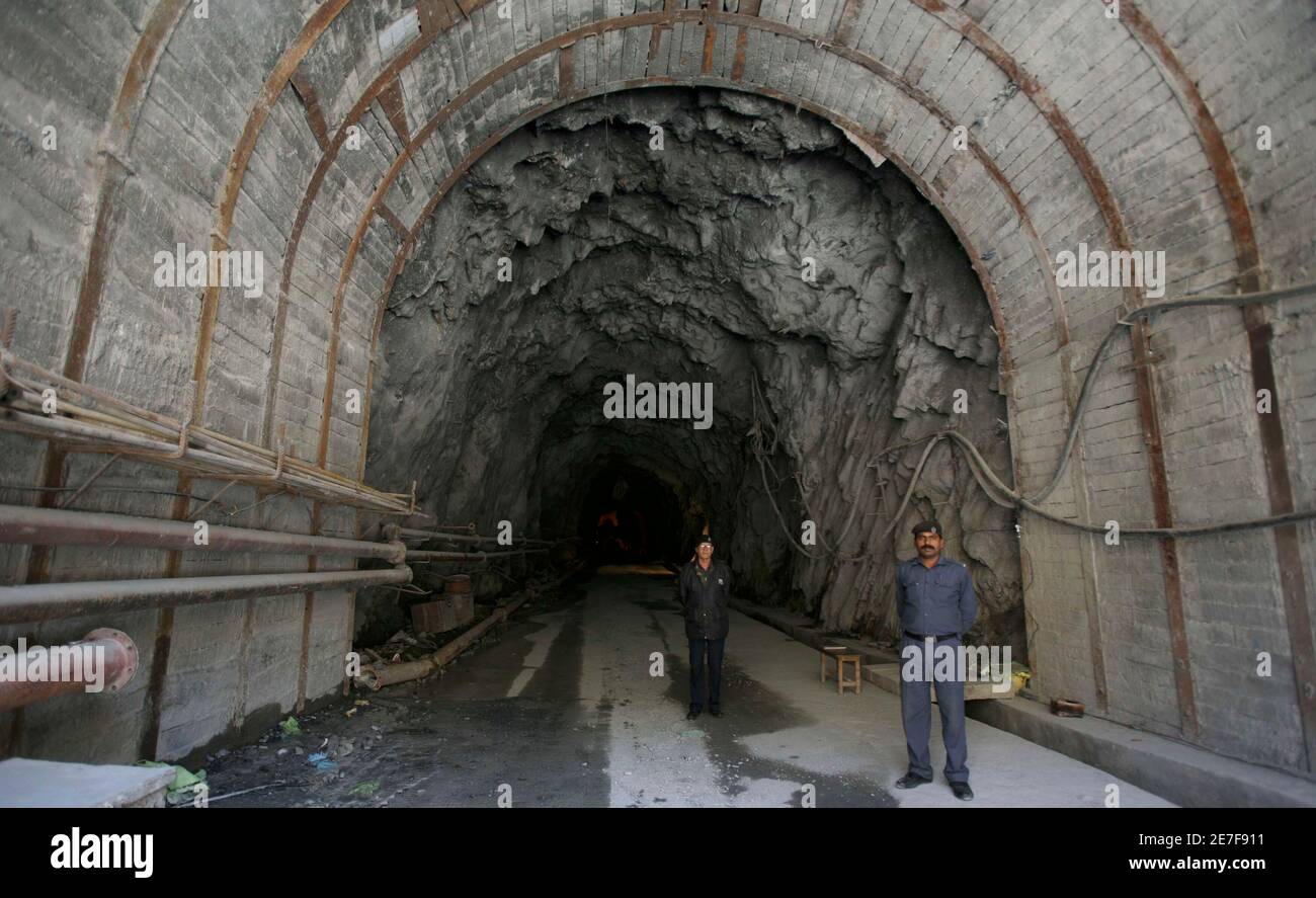 Baglihar dam hi-res stock photography and images - Alamy