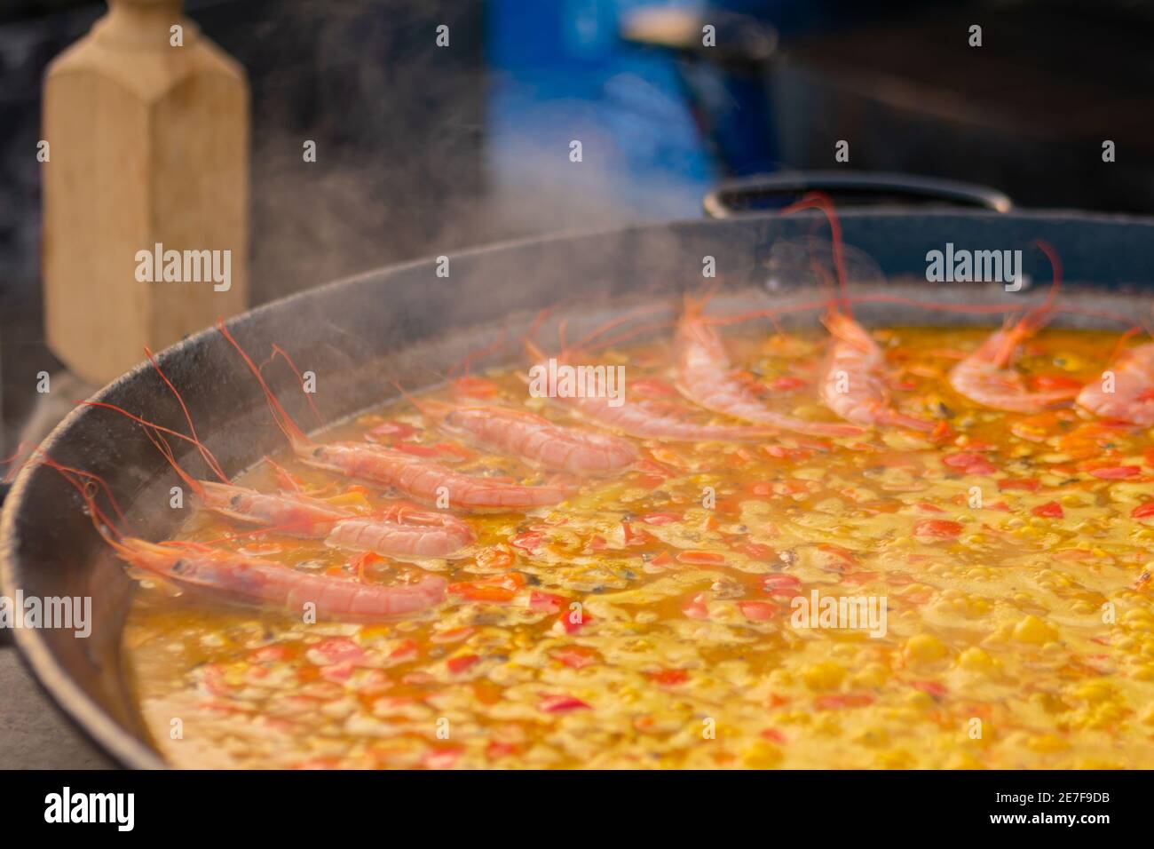 Process cooking paella shrimp hi-res stock photography and images - Alamy