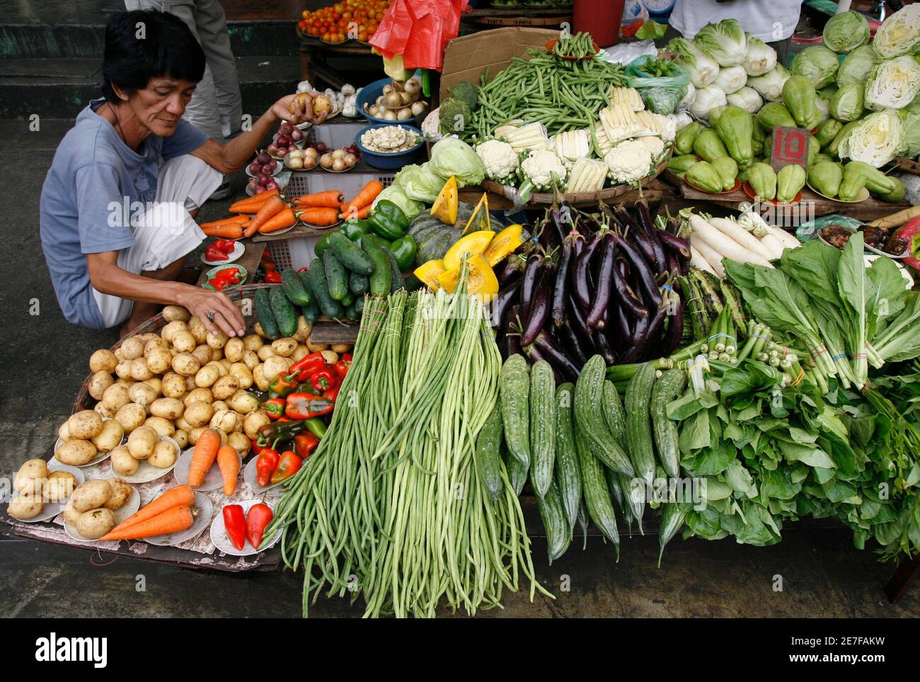 Food stall in manila philippines hi-res stock photography and images ...