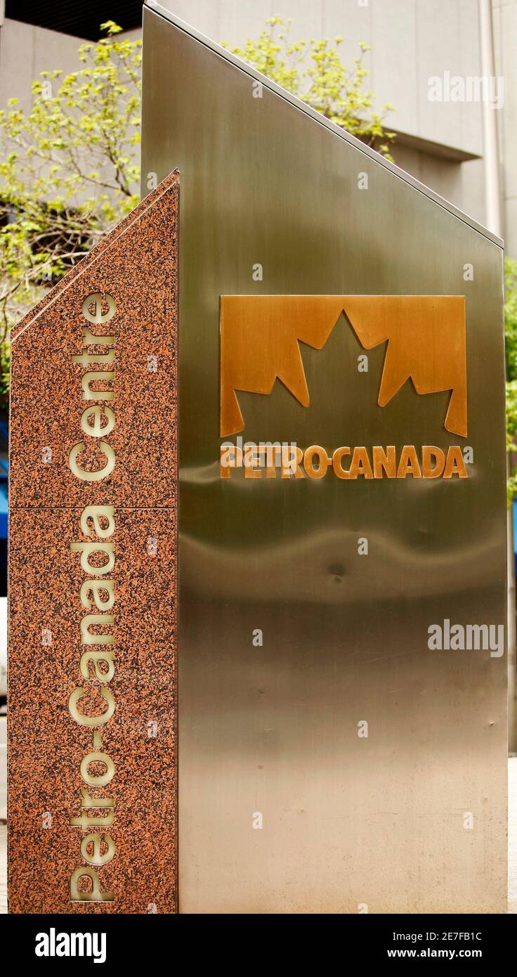 Petro canada logo hi-res stock photography and images - Alamy