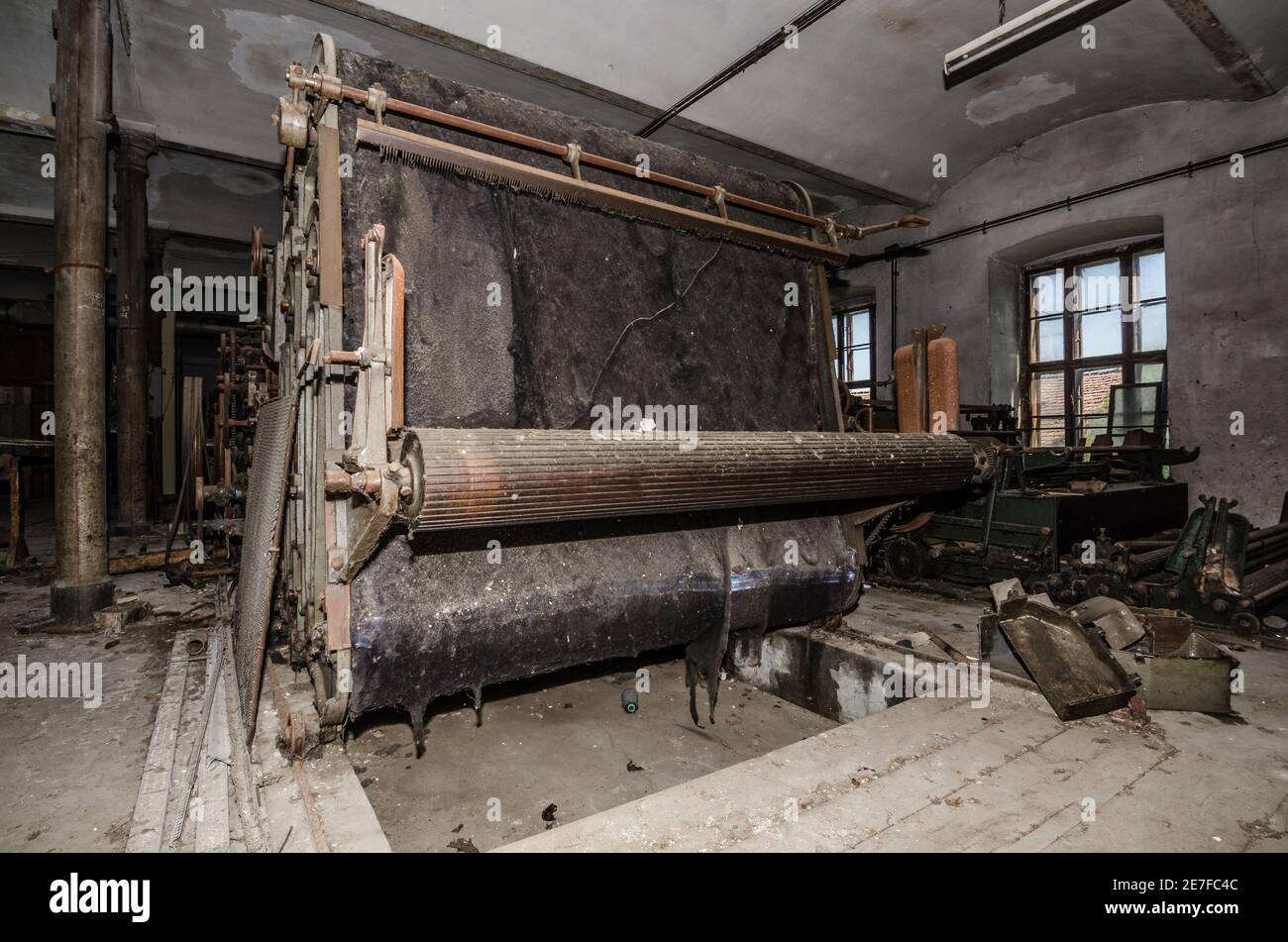 Weaving facility hi-res stock photography and images - Alamy